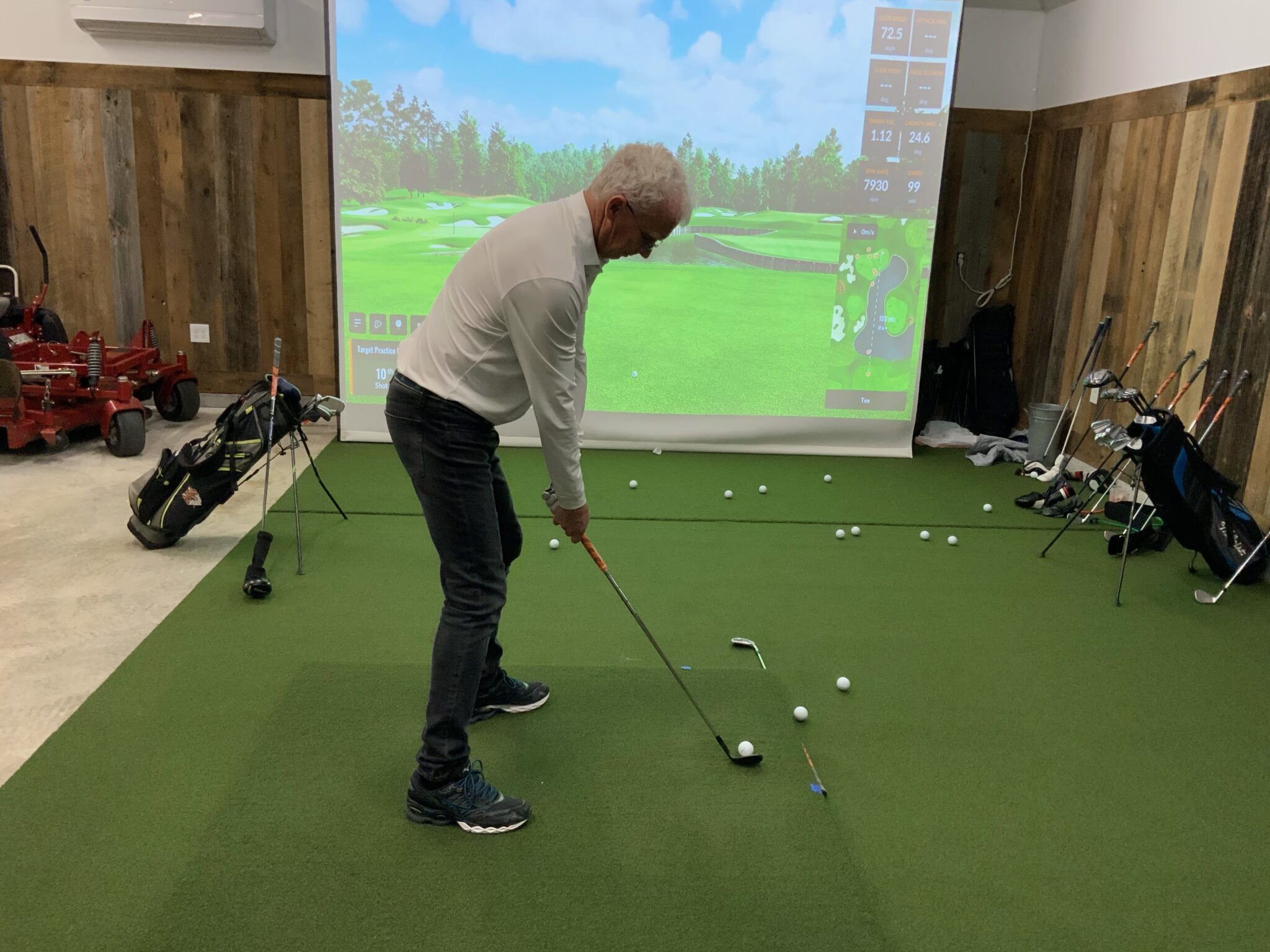 Country Club Elite® Retractable Simulator Screen · Real Feel Golf Mats